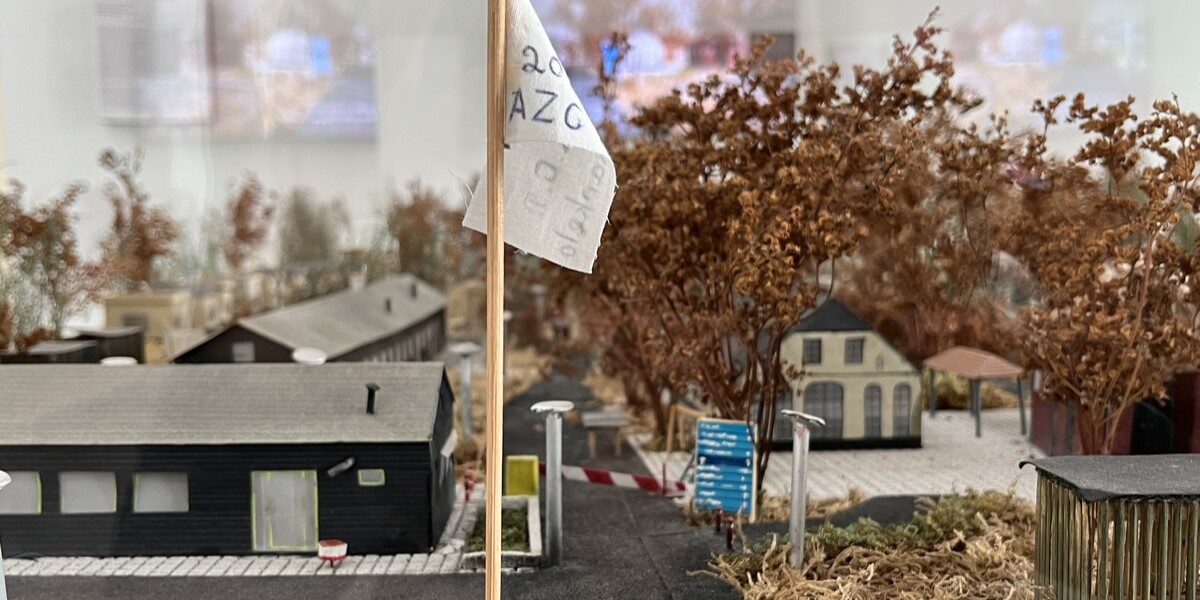 De maquette van azc Klompjan, Markelo - Barmhartigheid