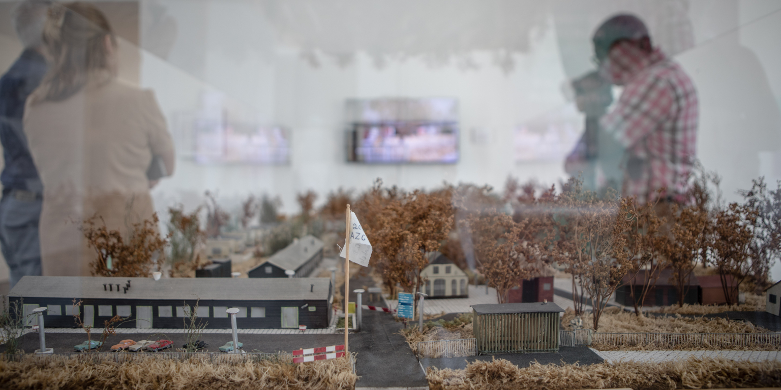 De maquette van azc Klompjan, Markelo - Barmhartigheid